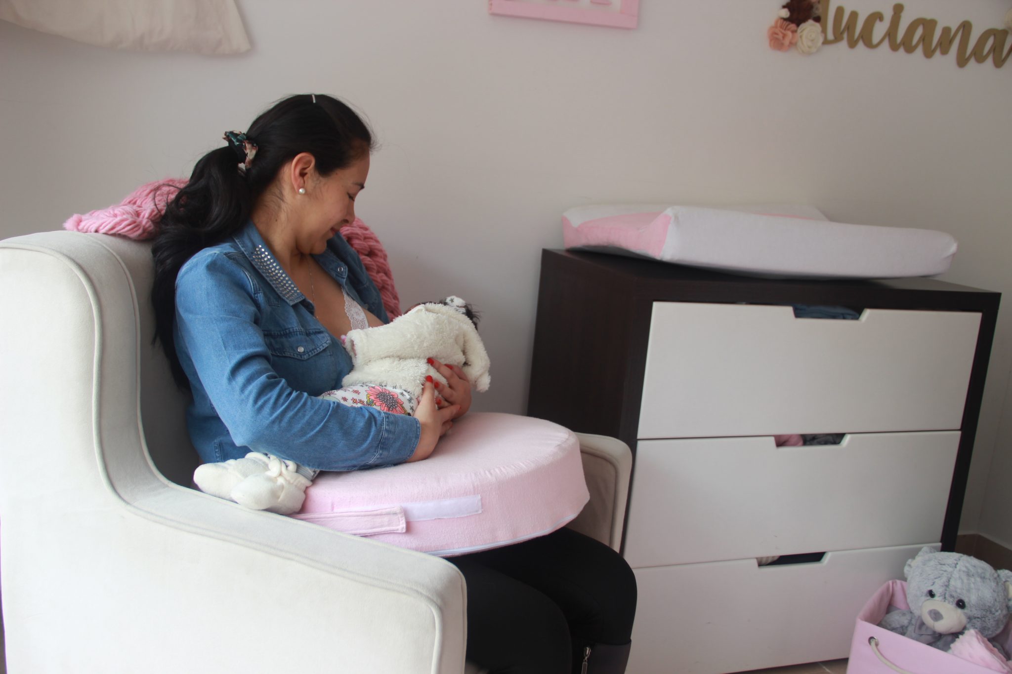 Tips para mantener una buena posición al amamantar - Baby Habitat