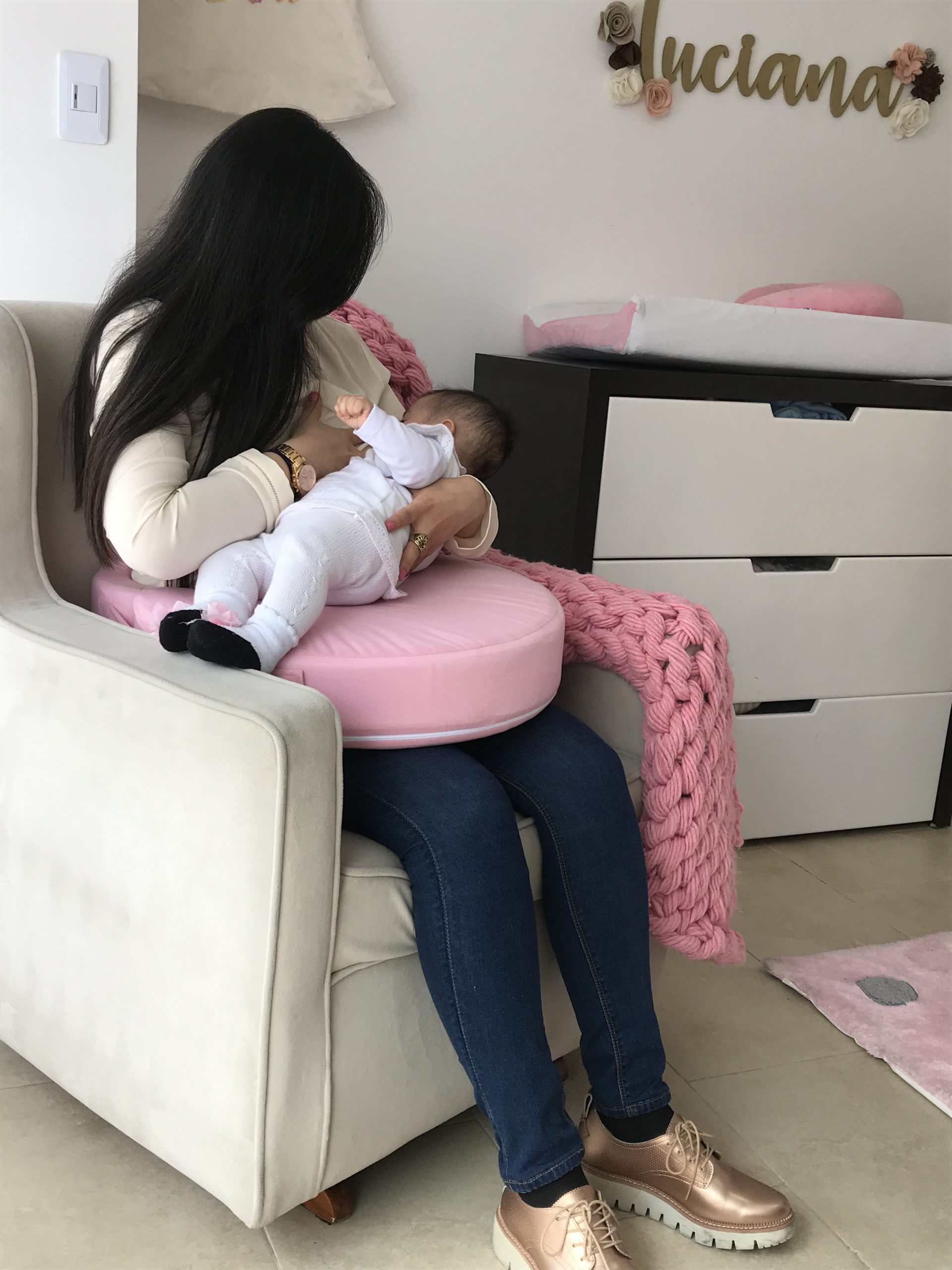 Tips para mantener una buena posición al amamantar - Baby Habitat